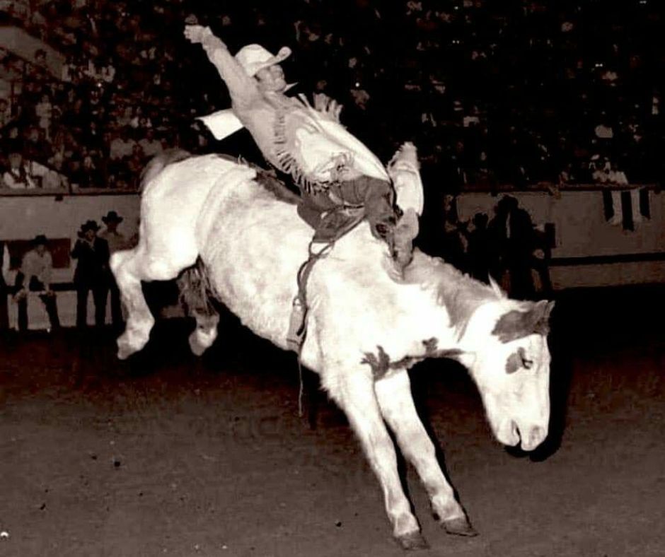THE UNTOLD RUN-IN: When Chris LeDoux Raced Into the Arena to “Lone ...